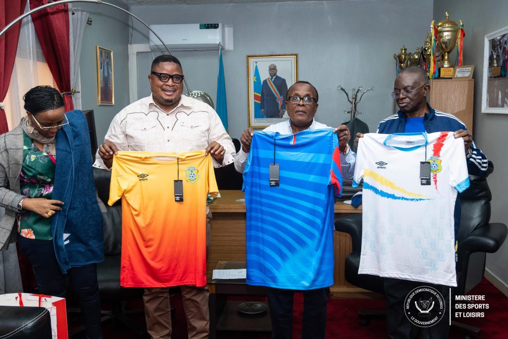 RDC : Présentation de nouveaux maillots “Umbro” des Léopards - Le hautpanel