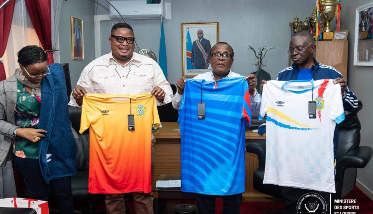 RDC : Présentation de nouveaux maillots “Umbro” des Léopards - Le hautpanel